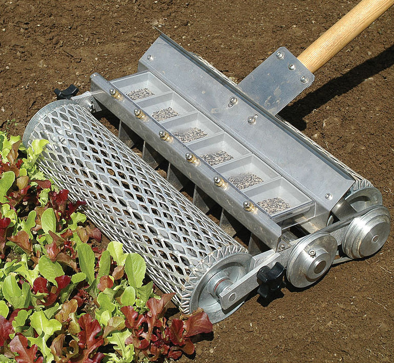 Le semoir d'Eliot Coleman de précision 6 rangs